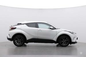 White Toyota C-HR 2018 in Vilnius, with an engine capacity of 1.80 L and mileage of 110 thousand km for 19900 €, photo 17 on AUTOMOTO.COM.LV