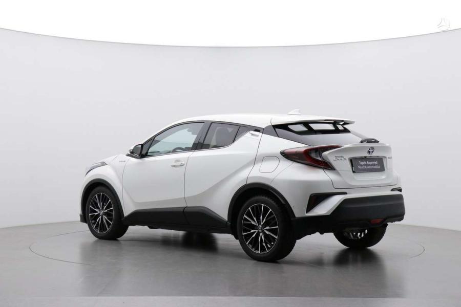 White Toyota C-HR 2018 in Vilnius, with an engine capacity of 1.80 L and mileage of 110 thousand km for 19900 €, photo 18 on AUTOMOTO.COM.LV
