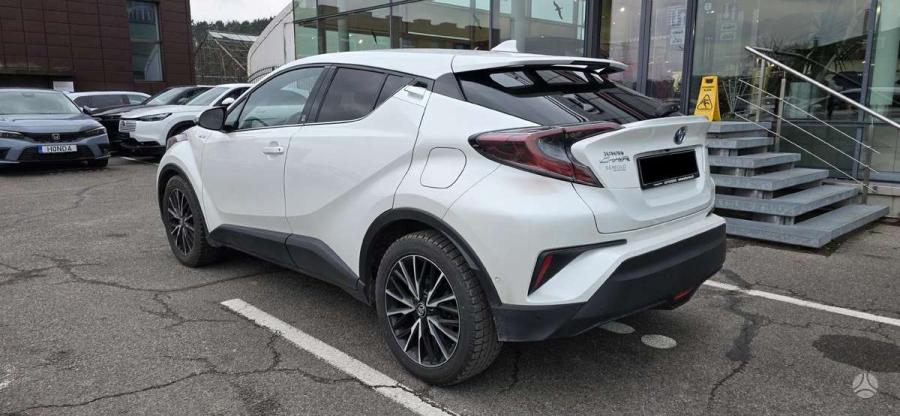 Balts Toyota C-HR 2018 Viļņa, ar dzinēja tilpumu 1.80 L un nobraukumu 68 tūkst. km par 18650 €, foto 5 vietnē AUTOMOTO.COM.LV