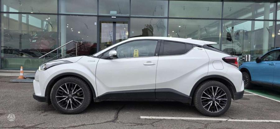 Balts Toyota C-HR 2018 Viļņa, ar dzinēja tilpumu 1.80 L un nobraukumu 68 tūkst. km par 18650 €, foto 6 vietnē AUTOMOTO.COM.LV