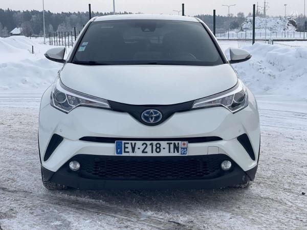 Белый Тойота C-HR 2018 в Таураге, объемом двигателя 1.80 л и пробегом 154 тыс. км за 12200 €, фото 3 на AUTOMOTO.COM.LV