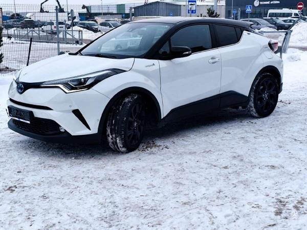 Белый Тойота C-HR 2018 в Шяуляй, объемом двигателя 1.80 л и пробегом 130 тыс. км за 15900 €, фото 4 на AUTOMOTO.COM.LV
