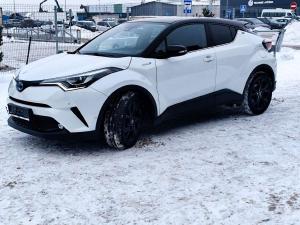 White Toyota C-HR 2018 in Siauliai, with an engine capacity of 1.80 L and mileage of 130 thousand km for 15900 €, photo 4 on AUTOMOTO.COM.LV