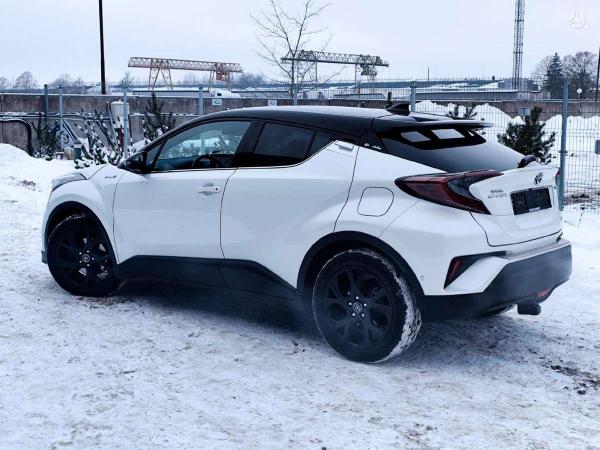 Белый Тойота C-HR 2018 в Шяуляй, объемом двигателя 1.80 л и пробегом 130 тыс. км за 15900 €, фото 5 на AUTOMOTO.COM.LV