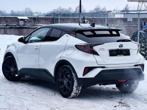 White Toyota C-HR 2018 in Siauliai, with an engine capacity of 1.80 L and mileage of 130 thousand km for 15900 €, photo 6 on AUTOMOTO.COM.LV