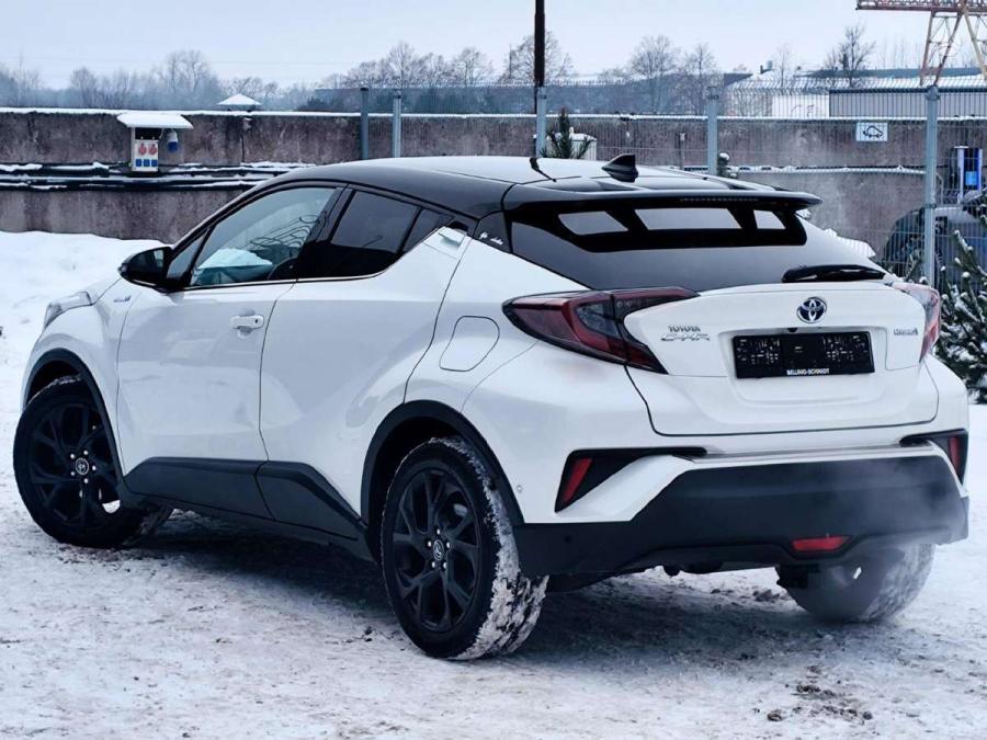 White Toyota C-HR 2018 in Siauliai, with an engine capacity of 1.80 L and mileage of 130 thousand km for 15900 €, photo 6 on AUTOMOTO.COM.LV