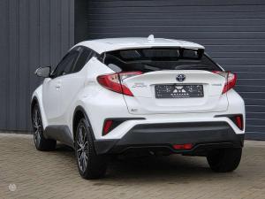 White Toyota C-HR 2018 in Kaunas, with an engine capacity of 1.80 L and mileage of 203 thousand km for 15250 €, photo 5 on AUTOMOTO.COM.LV