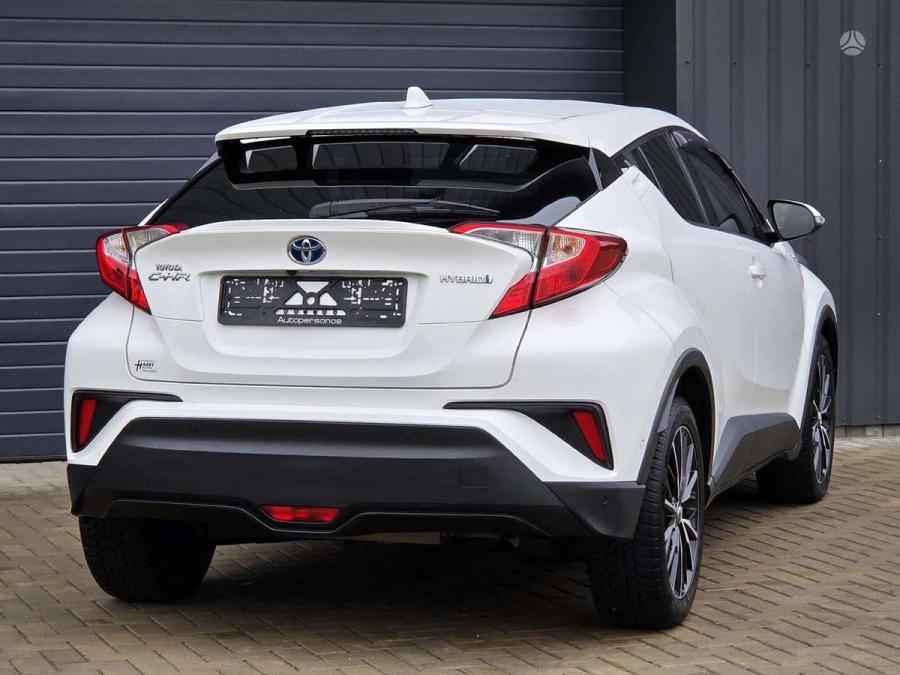 White Toyota C-HR 2018 in Kaunas, with an engine capacity of 1.80 L and mileage of 203 thousand km for 15250 €, photo 7 on AUTOMOTO.COM.LV