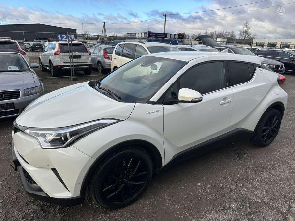 Balts Toyota C-HR 2018 Kauņa, ar dzinēja tilpumu 1.80 L un nobraukumu 149 tūkst. km par 15999 €, foto 2 vietnē AUTOMOTO.COM.LV