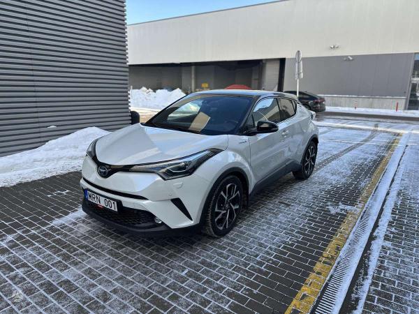 White Toyota C-HR 2018 in Vilnius, with an engine capacity of 1.80 L and mileage of 101 thousand km for 16900 €, photo 2 on AUTOMOTO.COM.LV