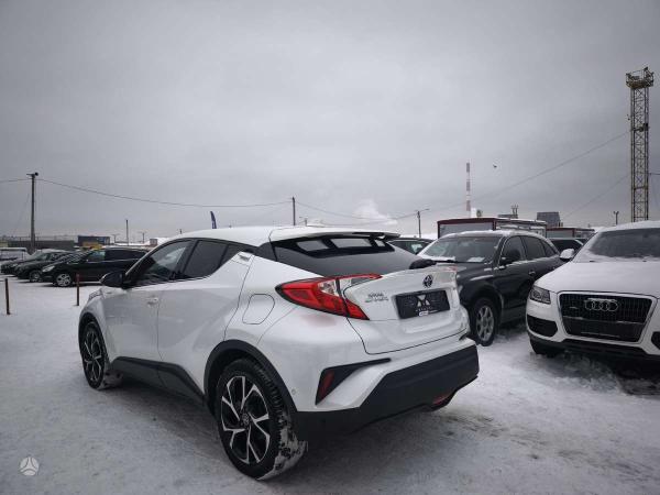 Balts Toyota C-HR 2018 Viļņa, ar dzinēja tilpumu 1.80 L un nobraukumu 151 tūkst. km par 16500 €, foto 6 vietnē AUTOMOTO.COM.LV