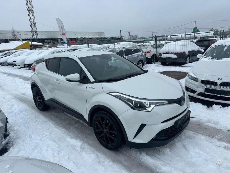 Белый Тойота C-HR 2018 в Каунас, объемом двигателя 1.80 л и пробегом 149 тыс. км за 16200 €, фото 1 на AUTOMOTO.COM.LV