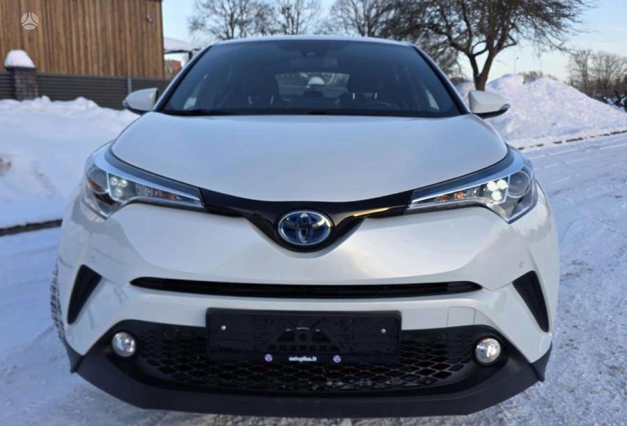 Balts Toyota C-HR 2018 Šauļi, ar dzinēja tilpumu 1.80 L un nobraukumu 180 tūkst. km par 14200 €, foto 2 vietnē AUTOMOTO.COM.LV
