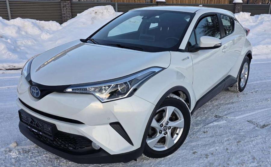 Balts Toyota C-HR 2018 Šauļi, ar dzinēja tilpumu 1.80 L un nobraukumu 180 tūkst. km par 14200 €, foto 5 vietnē AUTOMOTO.COM.LV
