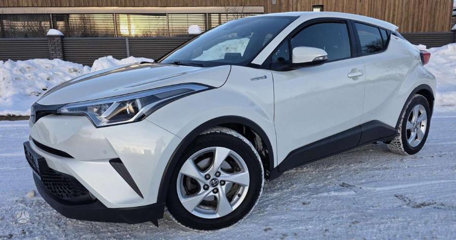 Balts Toyota C-HR 2018 Šauļi, ar dzinēja tilpumu 1.80 L un nobraukumu 180 tūkst. km par 14200 €, foto 6 vietnē AUTOMOTO.COM.LV