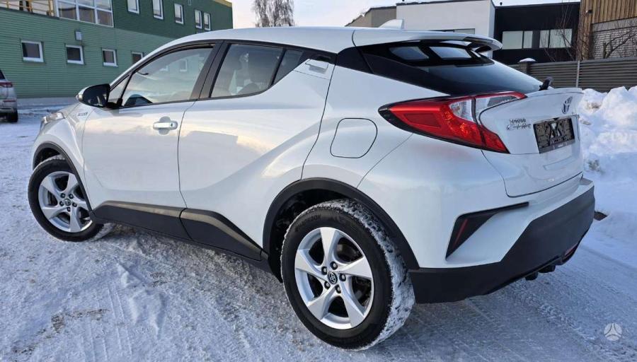 Balts Toyota C-HR 2018 Šauļi, ar dzinēja tilpumu 1.80 L un nobraukumu 180 tūkst. km par 14200 €, foto 15 vietnē AUTOMOTO.COM.LV