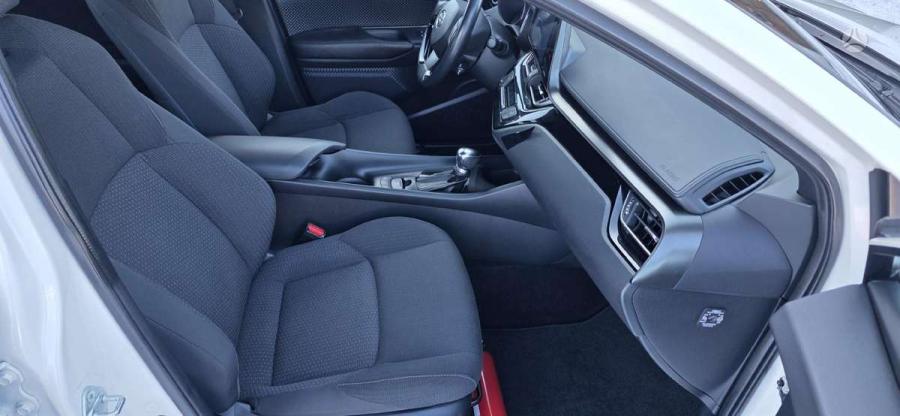 Balts Toyota C-HR 2018 Šauļi, ar dzinēja tilpumu 1.80 L un nobraukumu 180 tūkst. km par 14200 €, foto 29 vietnē AUTOMOTO.COM.LV