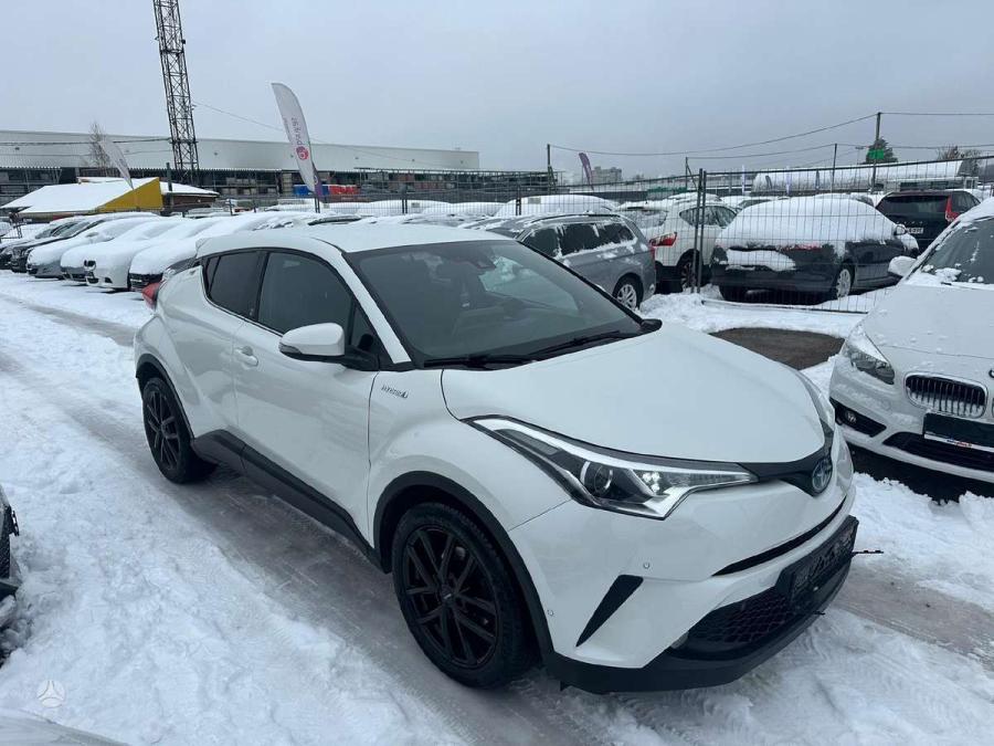 Белый Тойота C-HR 2018 в Каунас, объемом двигателя 1.80 л и пробегом 149 тыс. км за 15800 €, фото 4 на AUTOMOTO.COM.LV