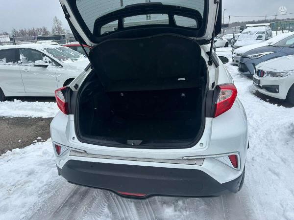 Белый Тойота C-HR 2018 в Каунас, объемом двигателя 1.80 л и пробегом 149 тыс. км за 15800 €, фото 11 на AUTOMOTO.COM.LV