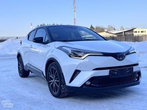 White Toyota C-HR 2018 in Vilnius, with an engine capacity of 1.80 L and mileage of 185 thousand km for 15450 €, photo 3 on AUTOMOTO.COM.LV