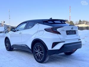 White Toyota C-HR 2018 in Vilnius, with an engine capacity of 1.80 L and mileage of 185 thousand km for 15450 €, photo 4 on AUTOMOTO.COM.LV