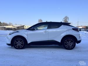 White Toyota C-HR 2018 in Vilnius, with an engine capacity of 1.80 L and mileage of 185 thousand km for 15450 €, photo 5 on AUTOMOTO.COM.LV