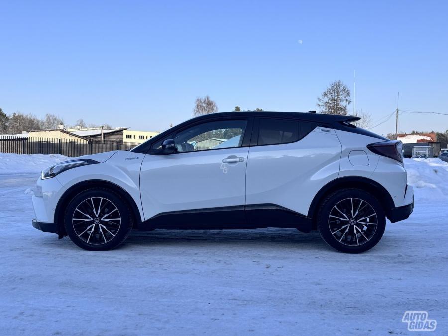 White Toyota C-HR 2018 in Vilnius, with an engine capacity of 1.80 L and mileage of 185 thousand km for 15450 €, photo 5 on AUTOMOTO.COM.LV