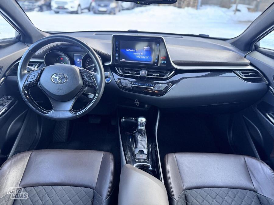 White Toyota C-HR 2018 in Vilnius, with an engine capacity of 1.80 L and mileage of 185 thousand km for 15450 €, photo 19 on AUTOMOTO.COM.LV