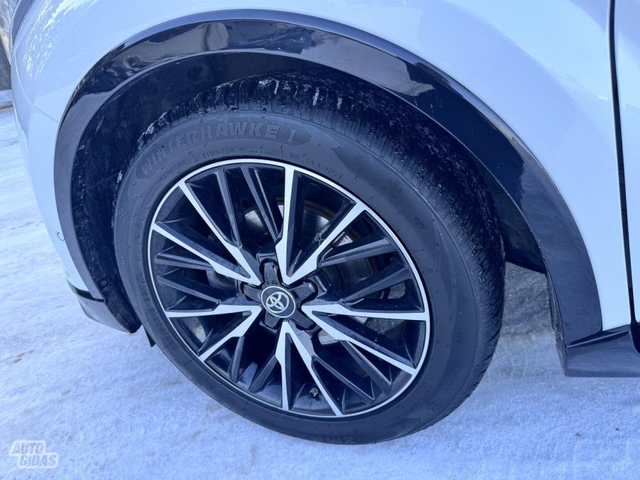 White Toyota C-HR 2018 in Vilnius, with an engine capacity of 1.80 L and mileage of 185 thousand km for 15450 €, photo 32 on AUTOMOTO.COM.LV