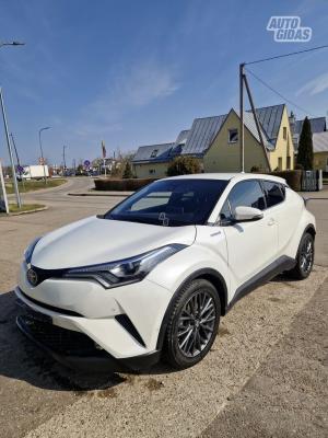Balts Toyota C-HR 2018 Alīta, ar dzinēja tilpumu 1.80 L un nobraukumu 105 tūkst. km par 18500 €, foto 2 vietnē AUTOMOTO.COM.LV