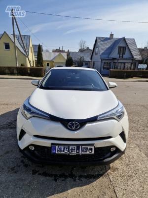 Balts Toyota C-HR 2018 Alīta, ar dzinēja tilpumu 1.80 L un nobraukumu 105 tūkst. km par 18500 €, foto 3 vietnē AUTOMOTO.COM.LV