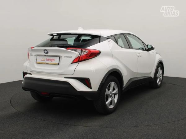White Toyota C-HR 2018 in Vilnius, with an engine capacity of 1.80 L and mileage of 196 thousand km for 15199 €, photo 8 on AUTOMOTO.COM.LV