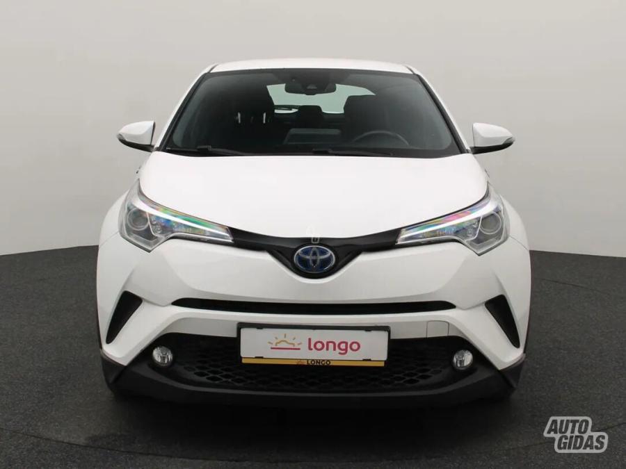 White Toyota C-HR 2018 in Vilnius, with an engine capacity of 1.80 L and mileage of 196 thousand km for 15199 €, photo 4 on AUTOMOTO.COM.LV