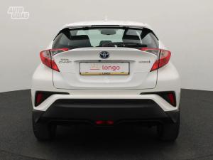 White Toyota C-HR 2018 in Vilnius, with an engine capacity of 1.80 L and mileage of 196 thousand km for 15199 €, photo 6 on AUTOMOTO.COM.LV