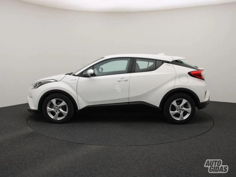 White Toyota C-HR 2018 in Vilnius, with an engine capacity of 1.80 L and mileage of 196 thousand km for 15199 €, photo 7 on AUTOMOTO.COM.LV