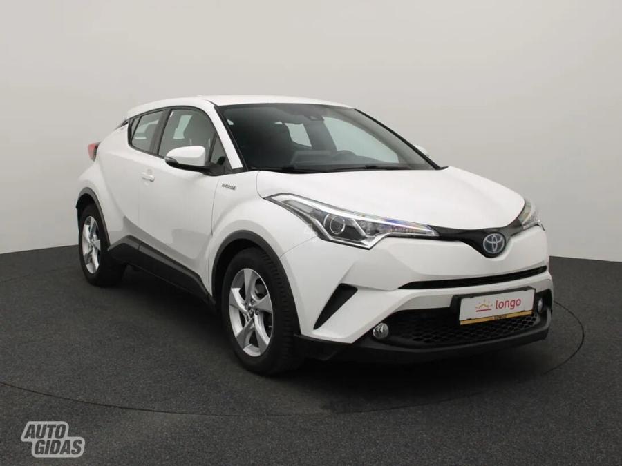 White Toyota C-HR 2018 in Vilnius, with an engine capacity of 1.80 L and mileage of 196 thousand km for 15199 €, photo 11 on AUTOMOTO.COM.LV