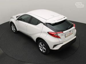 White Toyota C-HR 2018 in Vilnius, with an engine capacity of 1.80 L and mileage of 196 thousand km for 15199 €, photo 13 on AUTOMOTO.COM.LV