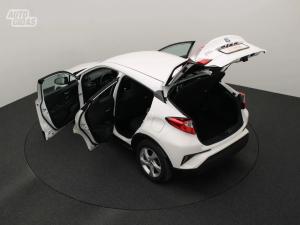 White Toyota C-HR 2018 in Vilnius, with an engine capacity of 1.80 L and mileage of 196 thousand km for 15199 €, photo 14 on AUTOMOTO.COM.LV