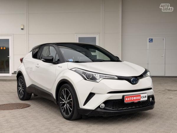 White Toyota C-HR 2018 in Vilnius, with an engine capacity of 1.80 L and mileage of 209 thousand km for 13950 €, photo 3 on AUTOMOTO.COM.LV