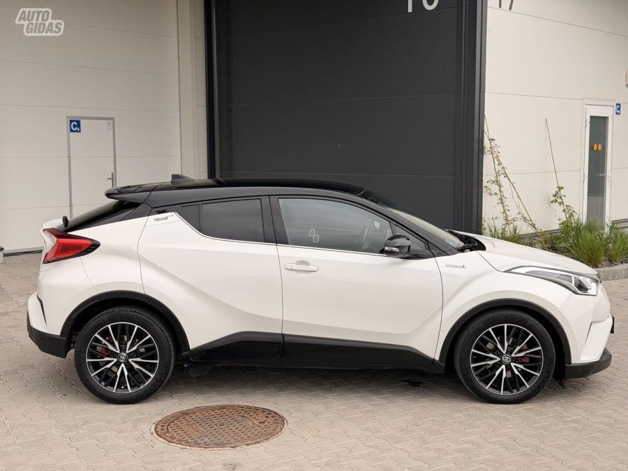 Белый Тойота C-HR 2018 в Вильнюс, объемом двигателя 1.80 л и пробегом 209 тыс. км за 13950 €, фото 5 на AUTOMOTO.COM.LV