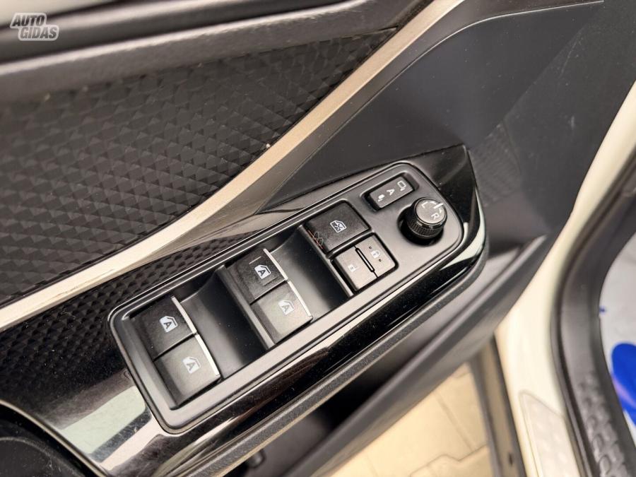 Белый Тойота C-HR 2018 в Вильнюс, объемом двигателя 1.80 л и пробегом 209 тыс. км за 13950 €, фото 12 на AUTOMOTO.COM.LV