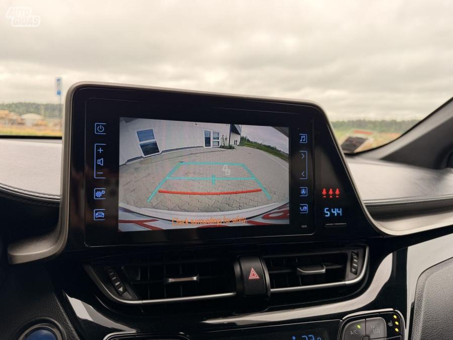 Белый Тойота C-HR 2018 в Вильнюс, объемом двигателя 1.80 л и пробегом 209 тыс. км за 13950 €, фото 19 на AUTOMOTO.COM.LV