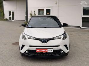 White Toyota C-HR 2018 in Vilnius, with an engine capacity of 1.80 L and mileage of 209 thousand km for 13950 €, photo 3 on AUTOMOTO.COM.LV