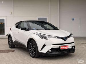 White Toyota C-HR 2018 in Vilnius, with an engine capacity of 1.80 L and mileage of 209 thousand km for 13950 €, photo 4 on AUTOMOTO.COM.LV