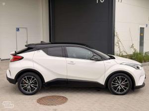 White Toyota C-HR 2018 in Vilnius, with an engine capacity of 1.80 L and mileage of 209 thousand km for 13950 €, photo 6 on AUTOMOTO.COM.LV