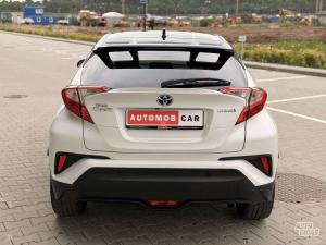 White Toyota C-HR 2018 in Vilnius, with an engine capacity of 1.80 L and mileage of 209 thousand km for 13950 €, photo 9 on AUTOMOTO.COM.LV