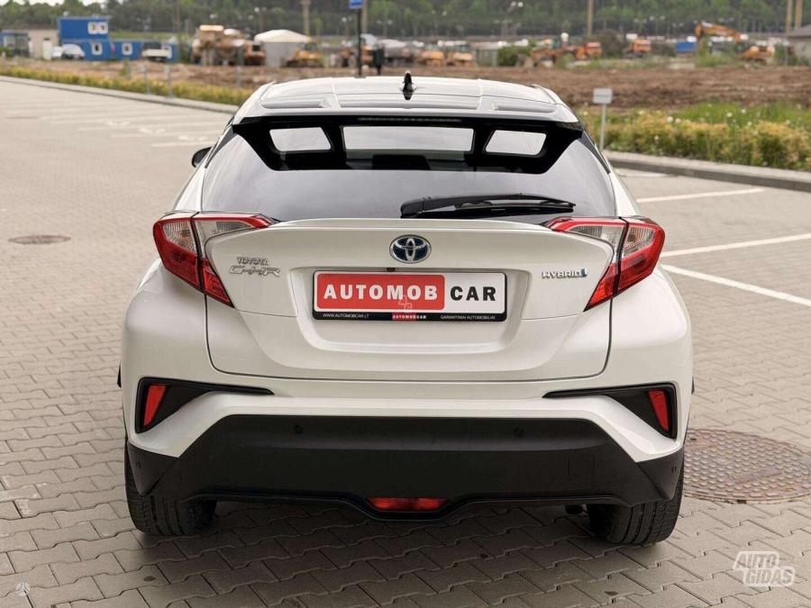 White Toyota C-HR 2018 in Vilnius, with an engine capacity of 1.80 L and mileage of 209 thousand km for 13950 €, photo 9 on AUTOMOTO.COM.LV