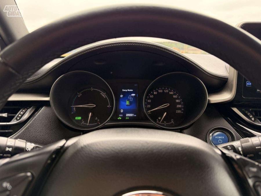 White Toyota C-HR 2018 in Vilnius, with an engine capacity of 1.80 L and mileage of 209 thousand km for 13950 €, photo 20 on AUTOMOTO.COM.LV