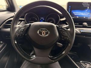 White Toyota C-HR 2018 in Vilnius, with an engine capacity of 1.80 L and mileage of 209 thousand km for 13950 €, photo 21 on AUTOMOTO.COM.LV