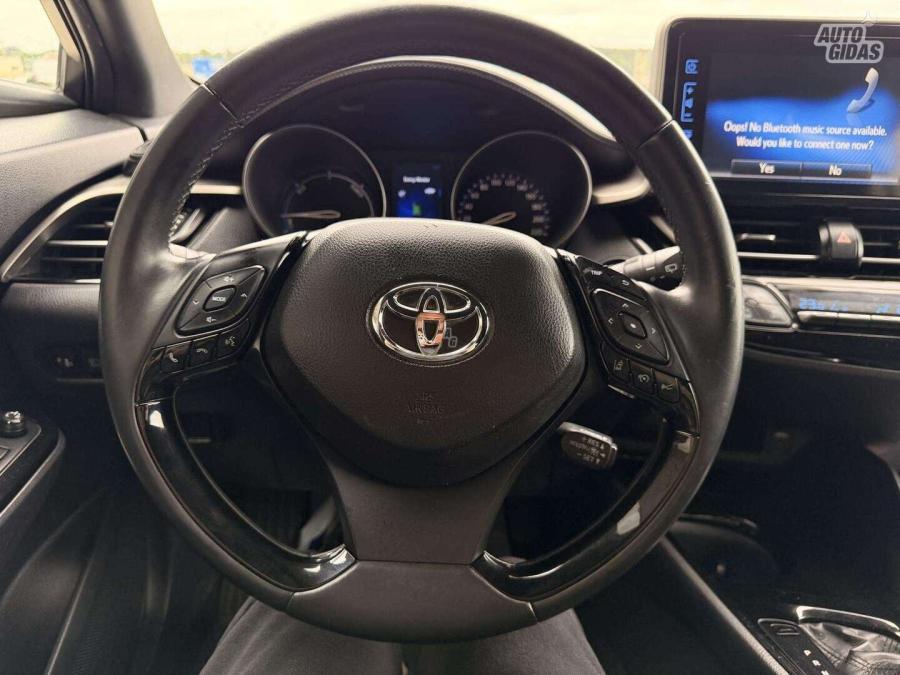White Toyota C-HR 2018 in Vilnius, with an engine capacity of 1.80 L and mileage of 209 thousand km for 13950 €, photo 21 on AUTOMOTO.COM.LV